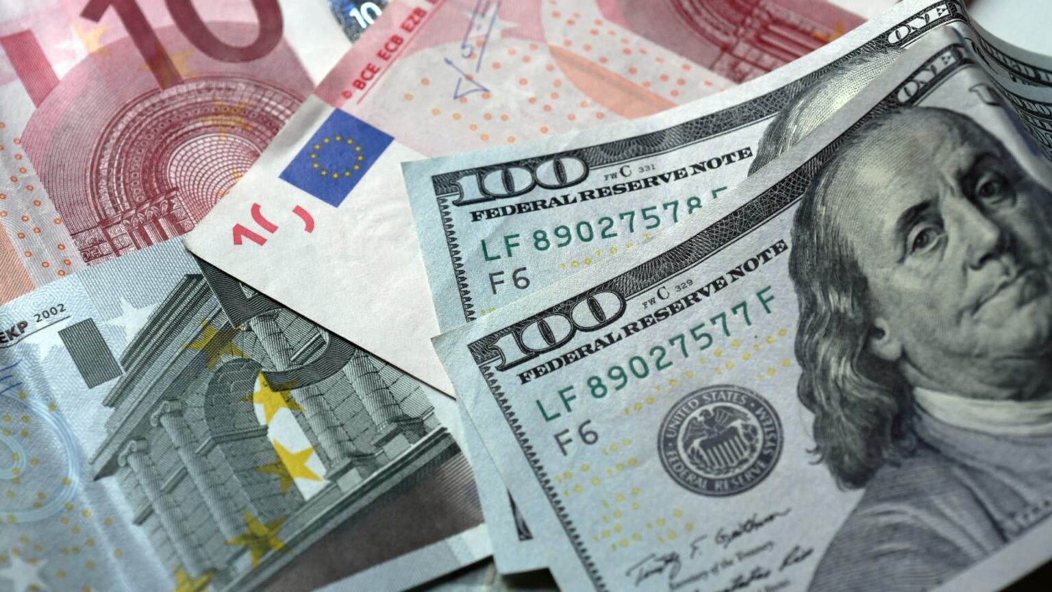 Dollar rally stalls on hopes of an easing in Iran war, but wariness ...